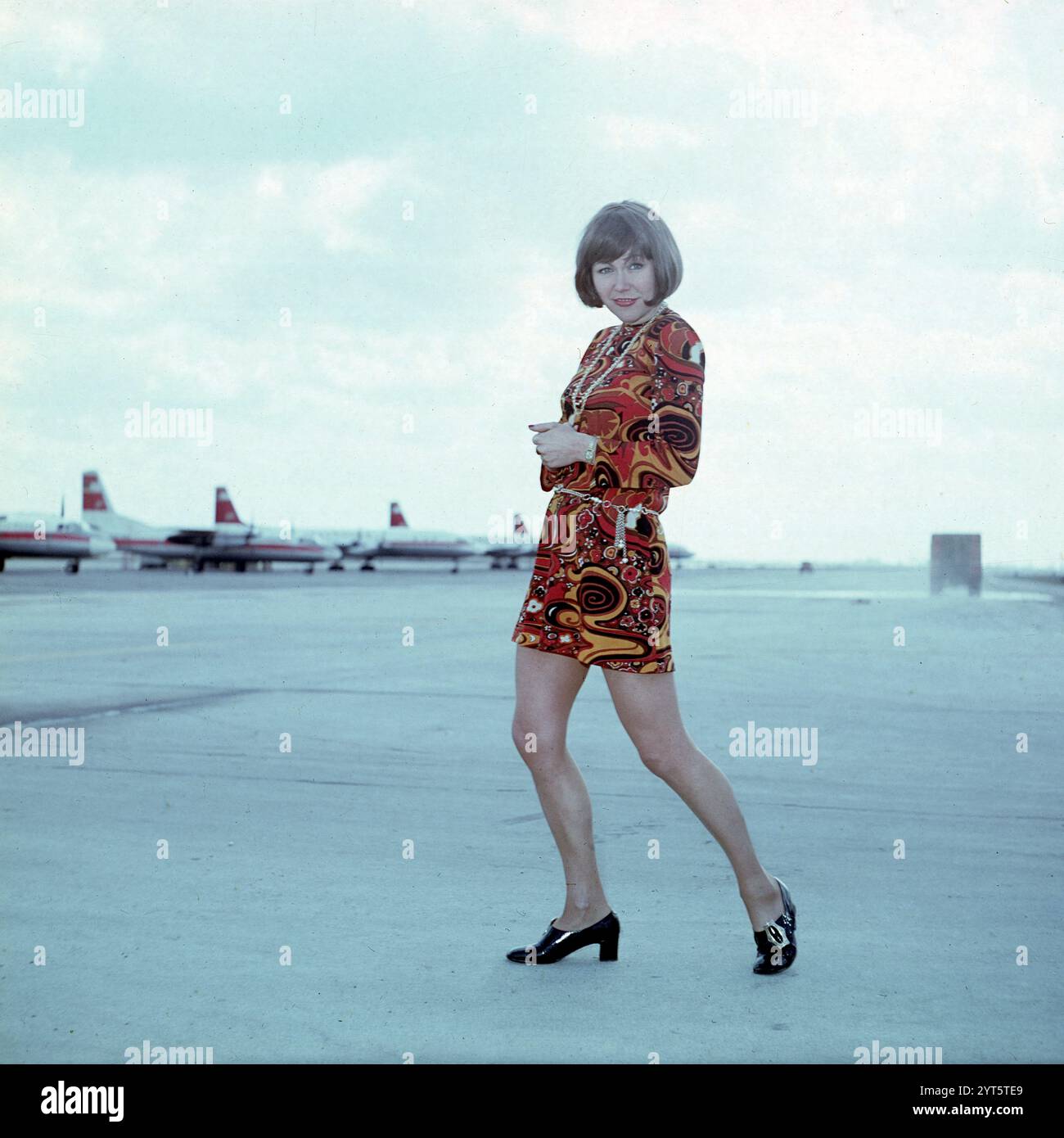 Die belgische Sängerin Lily Castel (geb. Alice van Acker) im Porträt ...