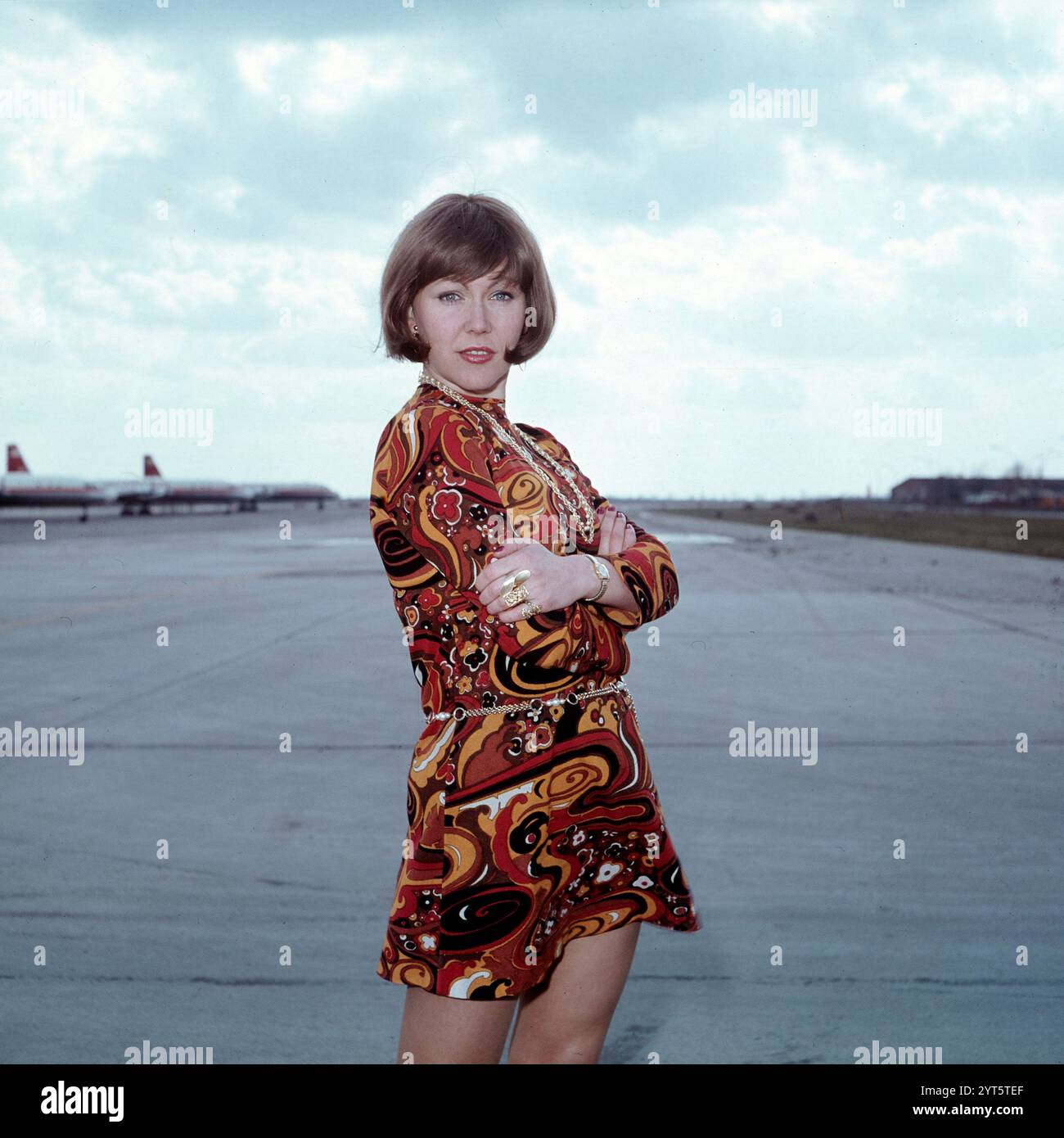 Die belgische Sängerin Lily Castel (geb. Alice van Acker) im Porträt ...