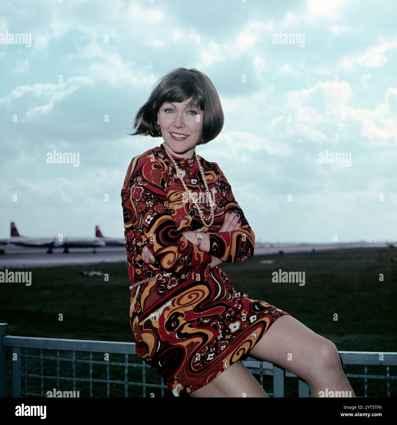 Die belgische Sängerin Lily Castel (geb. Alice van Acker) im Porträt ...