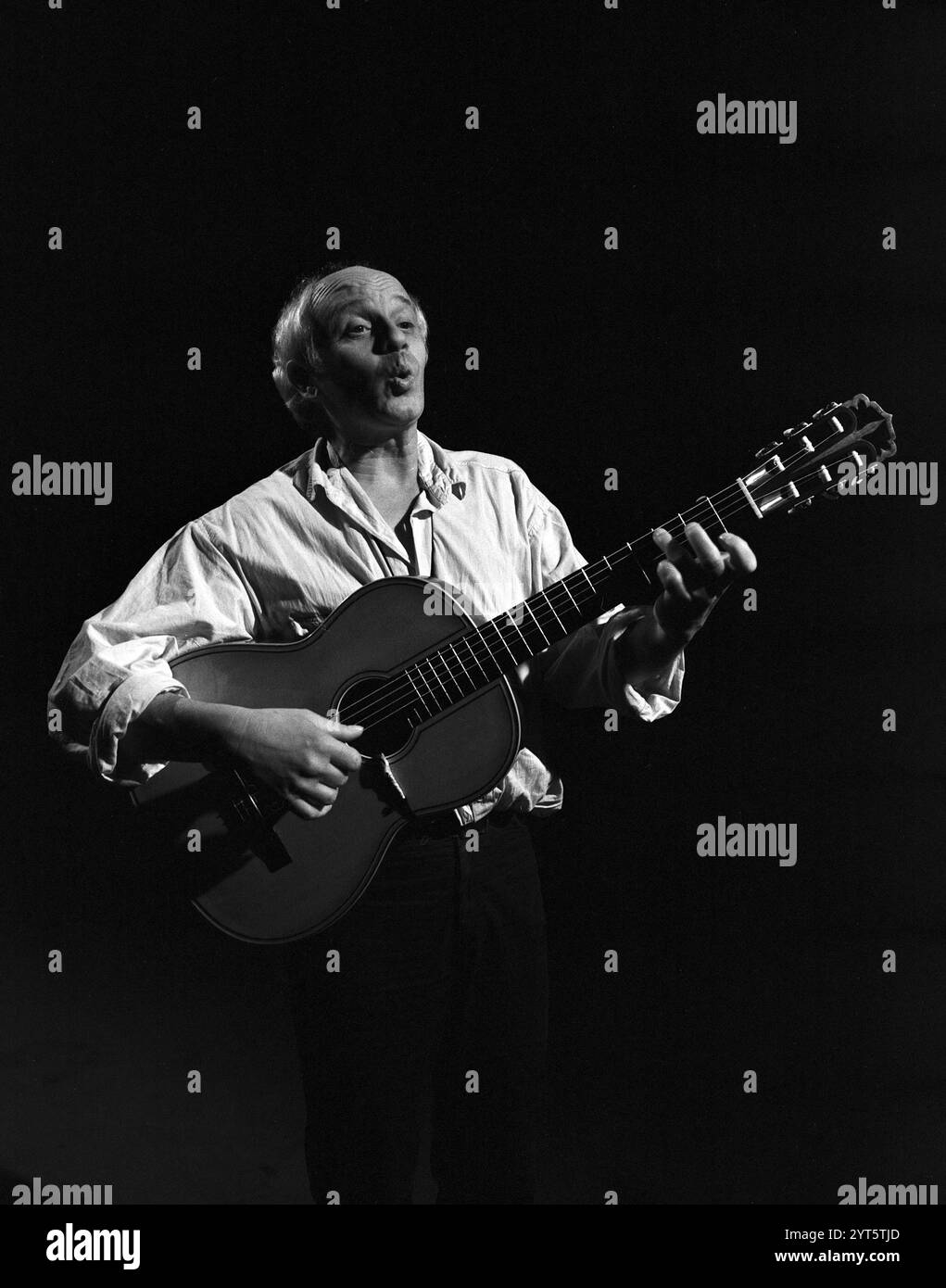 Der deutsche Liedermacher, Kabarettist und Grafiker Dieter Süverkrüp ...