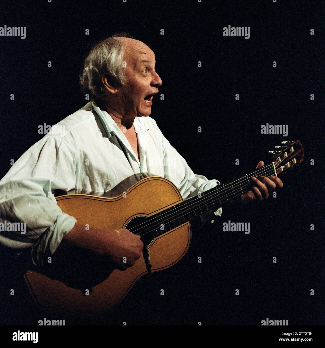 Der deutsche Liedermacher, Kabarettist und Grafiker Dieter Süverkrüp ...