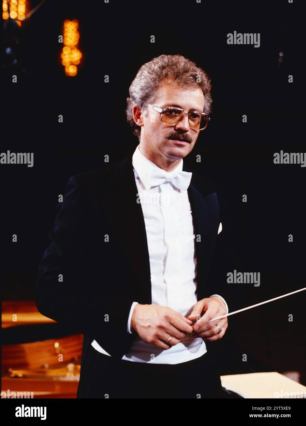 Hermann Michael, deutscher Dirigent, hier vor einem Konzert ...