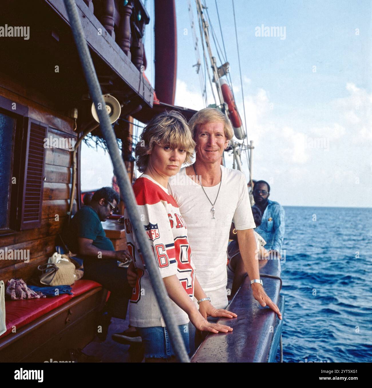 Gitte Haenning und ein Freund bei einer Tour mit dem Schiff, entlang ...