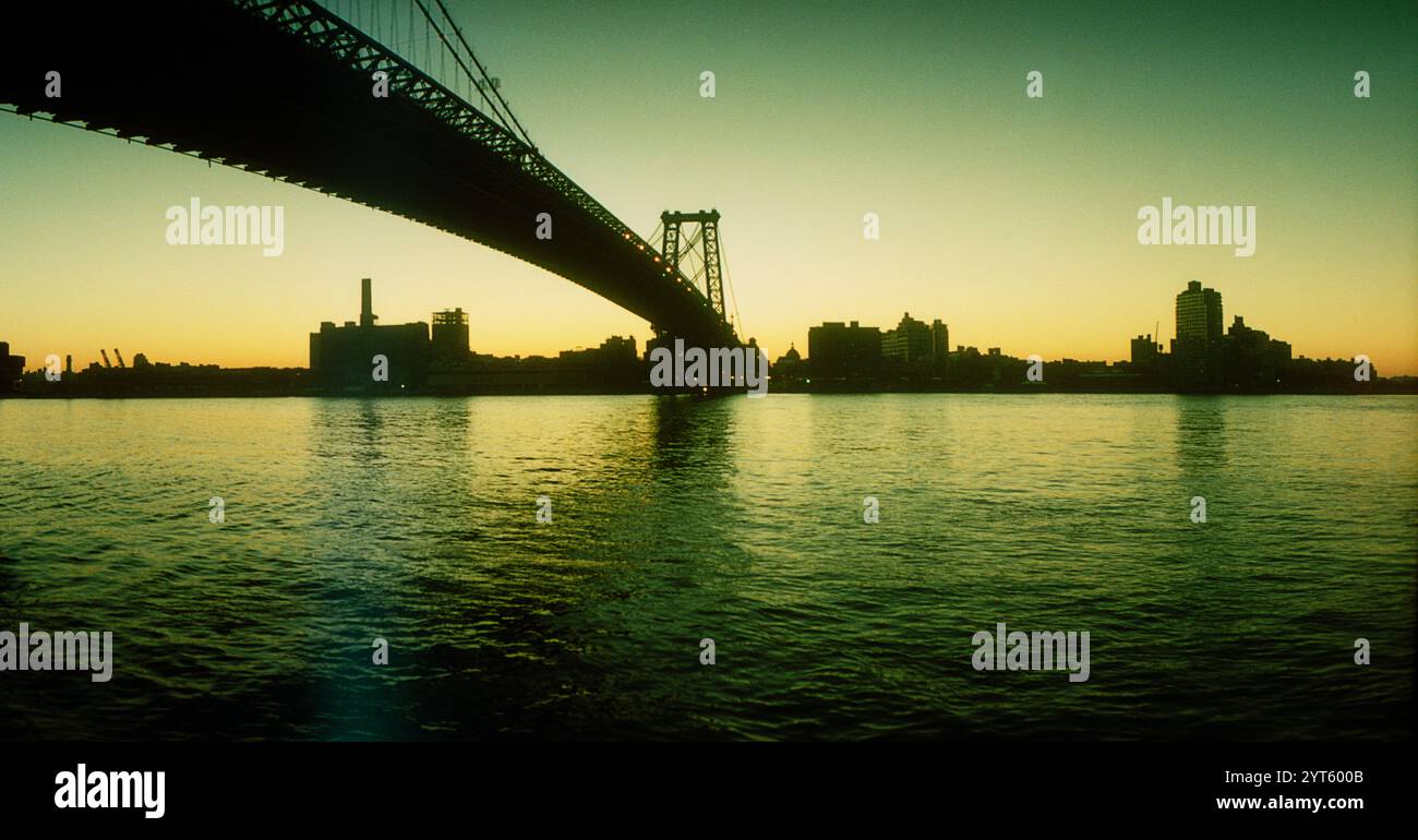 Panoramic view of the Williamsburg Bridge, East River, Lower East Side, Manhattan, New York City ...