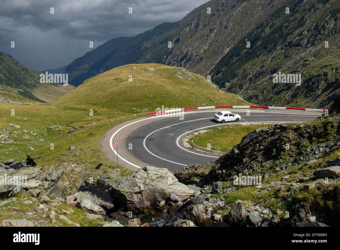 View dramatic hairpin hi-res stock photography and images - Alamy