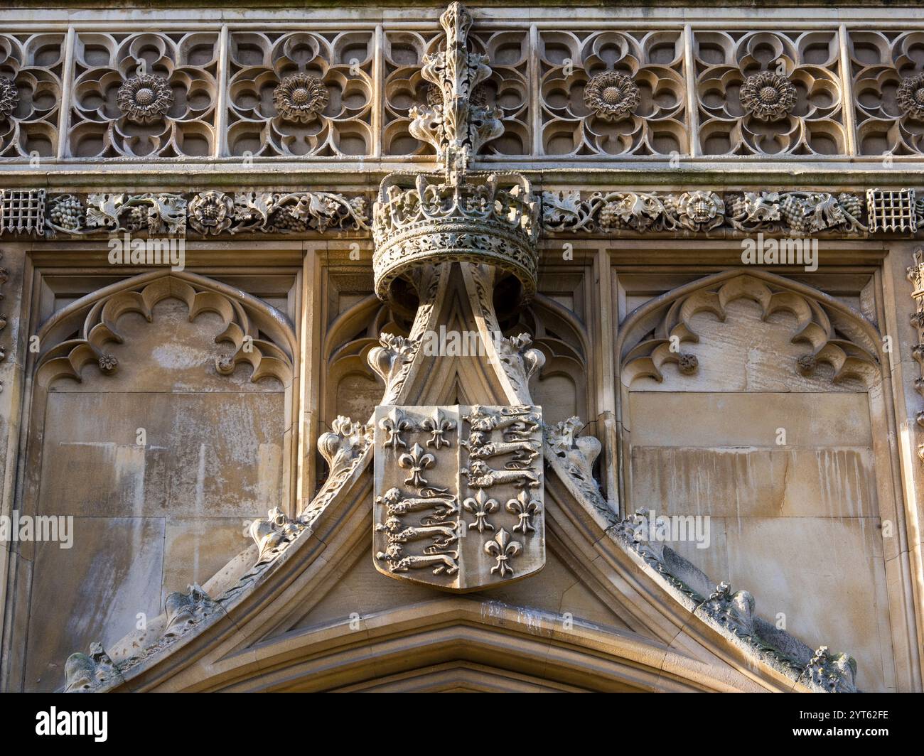 Kings College Cambridge coat of Arms, Kings College Entrance, Kings ...