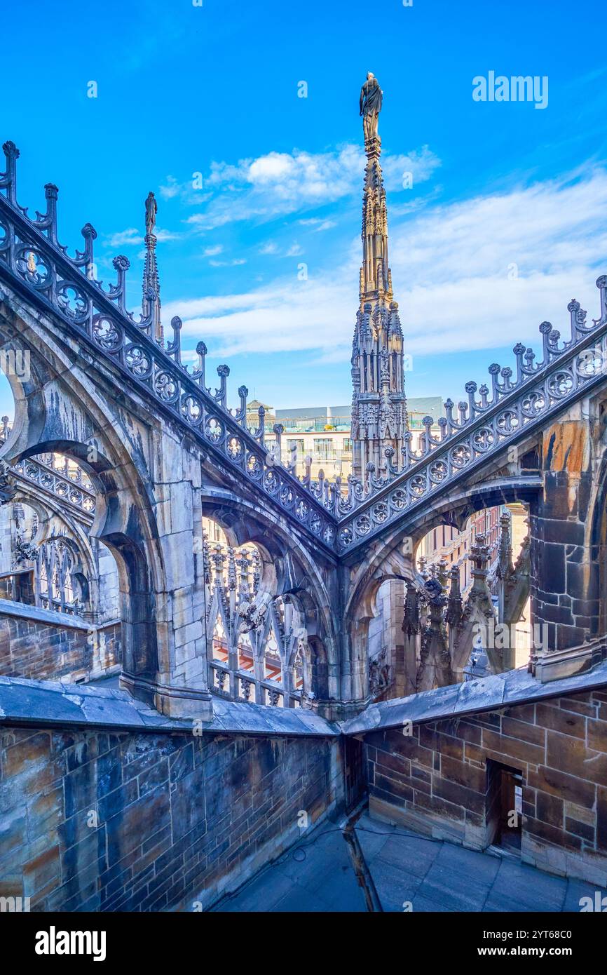 Italy gothic flying buttress hi-res stock photography and images - Alamy
