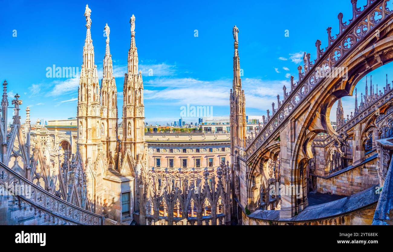 Duomo di milano financial hi-res stock photography and images - Alamy