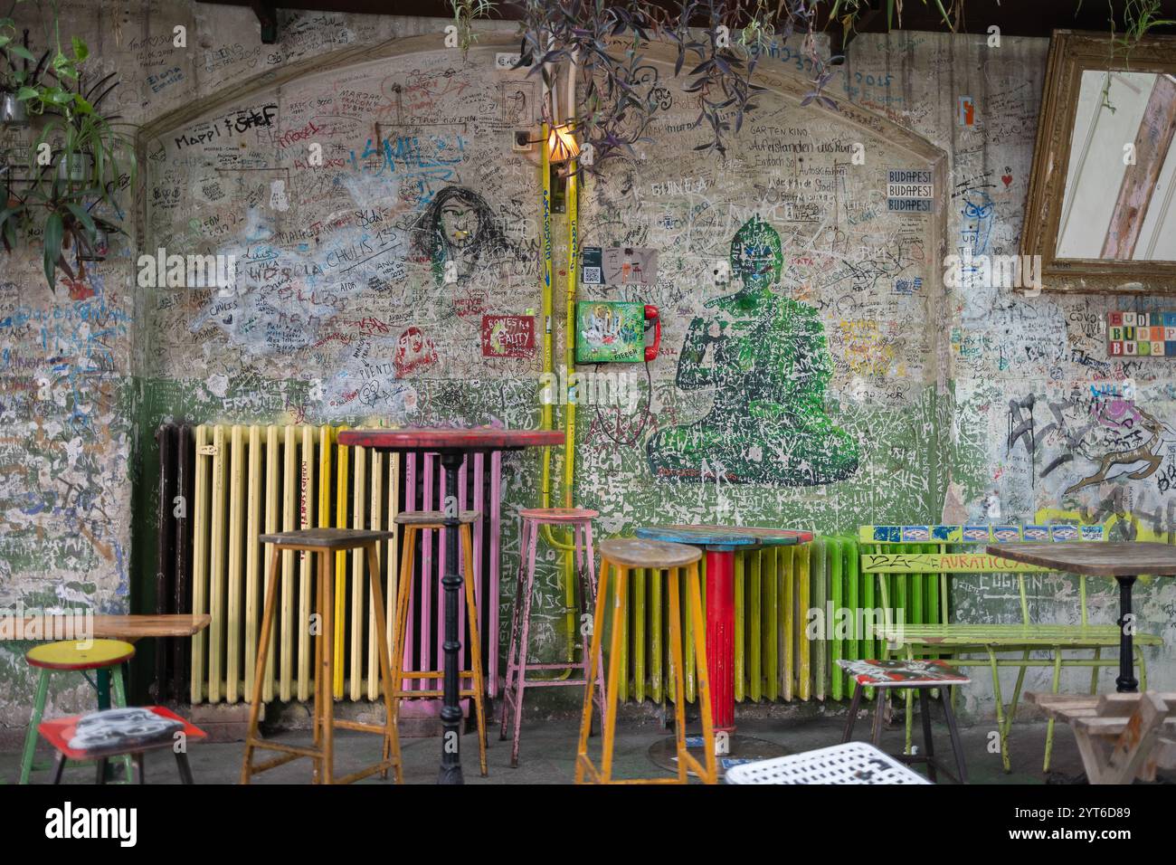 Ruins Bars in Budapest, creativity and art with Discarded Objects ...