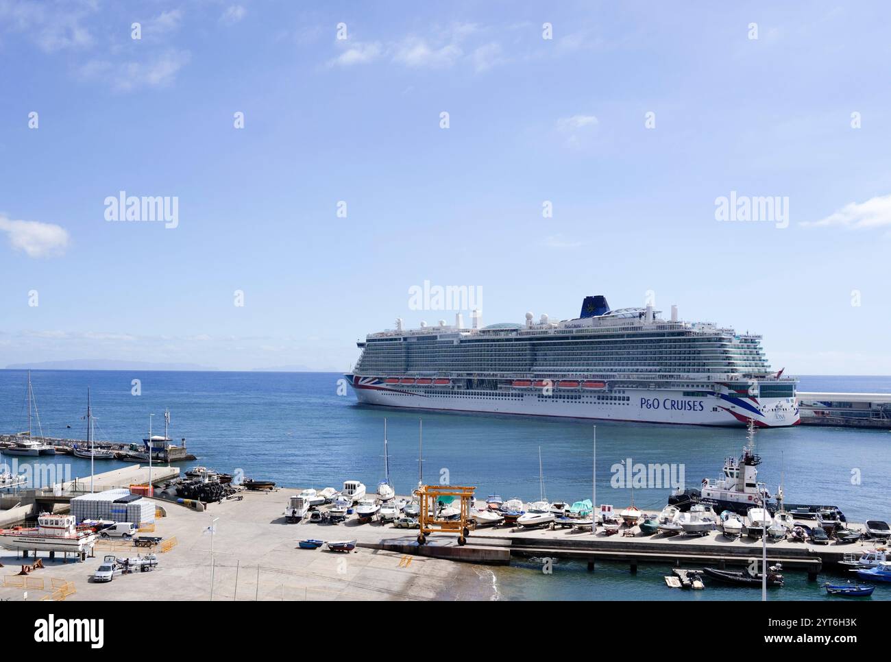 P & 0 Iona cruise ship in Madeira port Stock Photo - Alamy