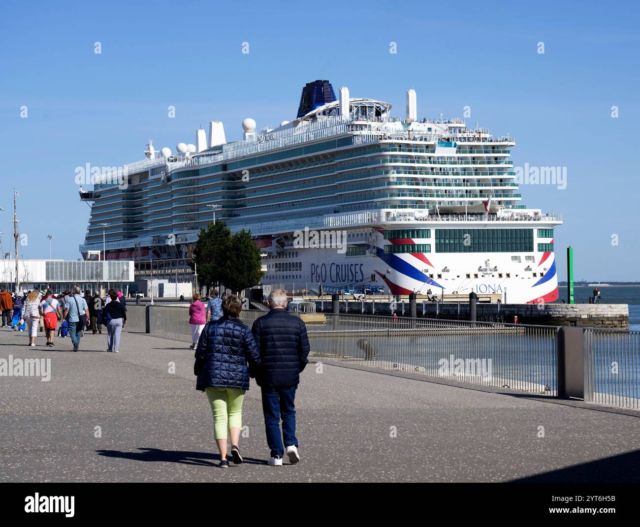 Iona cruise ship hi-res stock photography and images - Alamy
