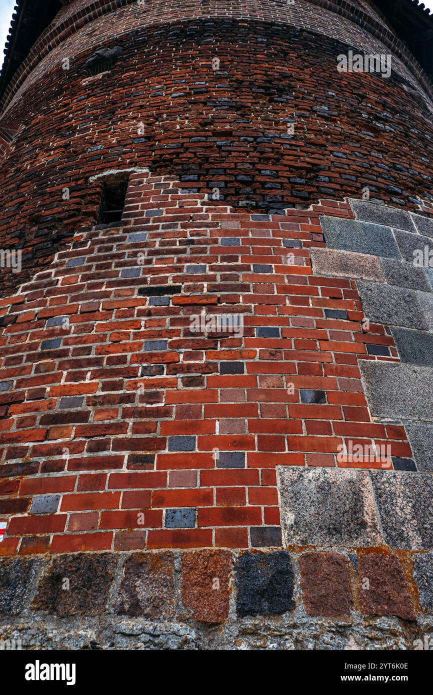 Vintage medieval stone tower hi-res stock photography and images - Alamy