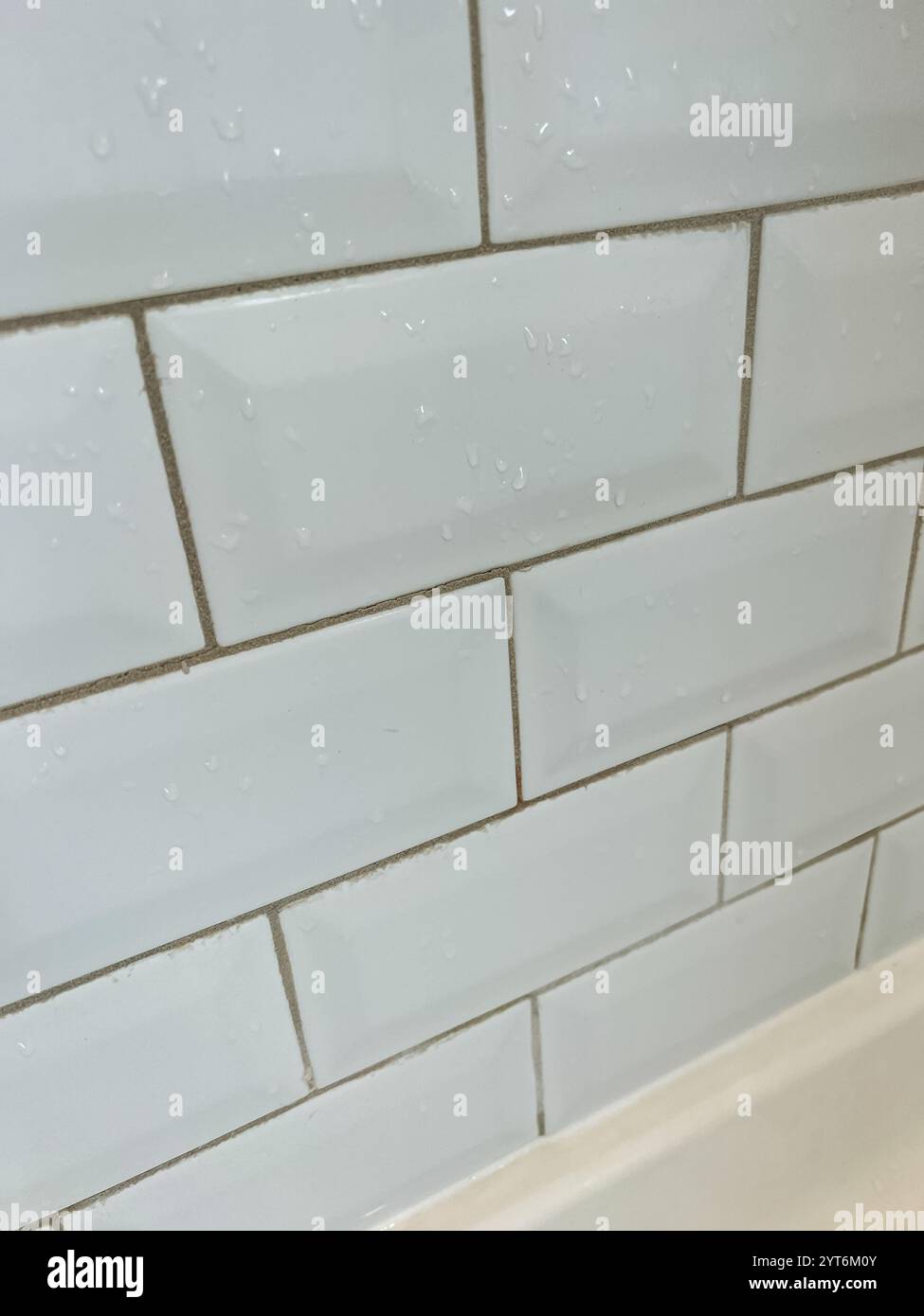 White Subway Tile with Crack in Grout Stock Photo - Alamy