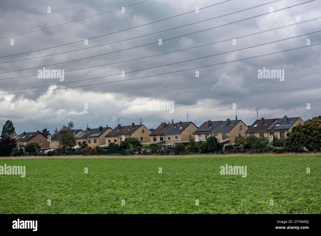 Blick auf Einfamilienhäuser in Erftstadt-Friesheim Rhein-Erft-Kreis NRW ...