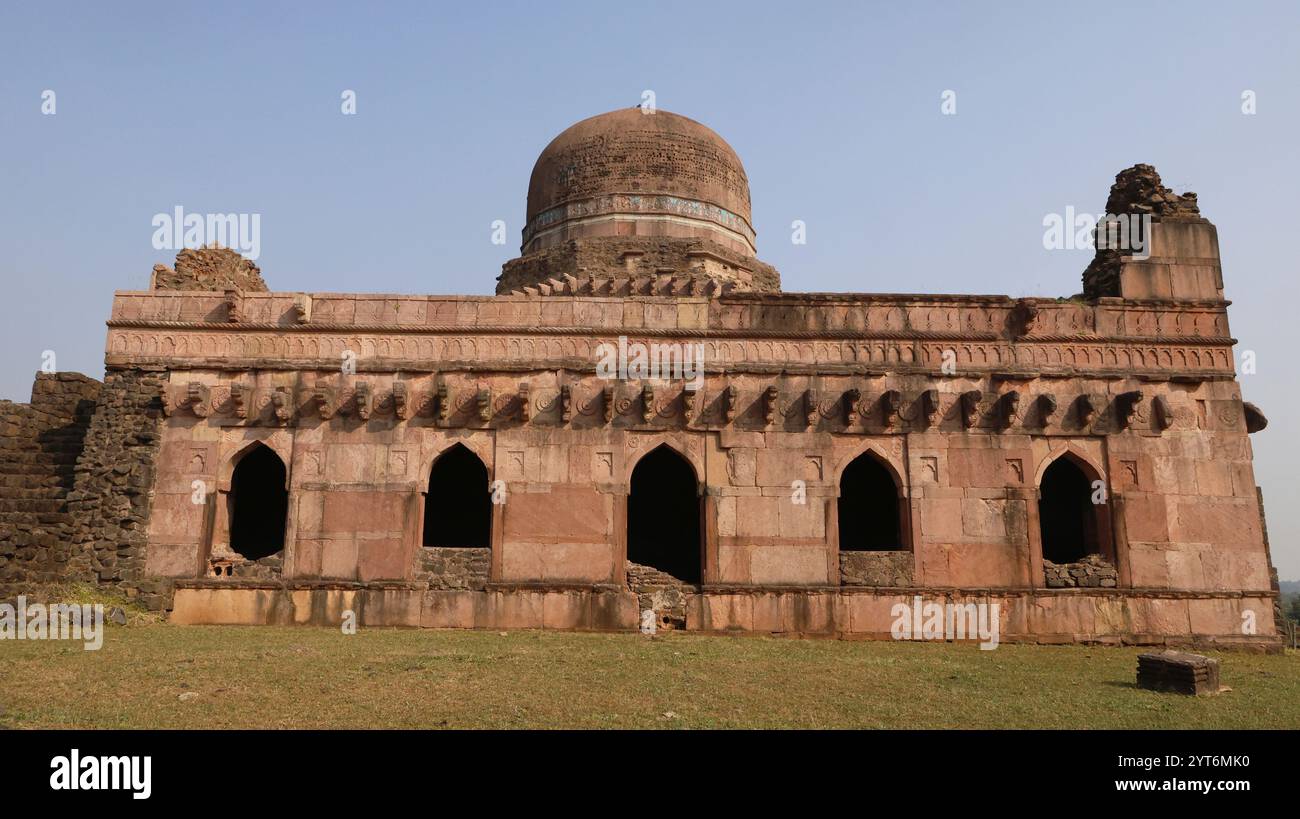 India, Gujarat, Mandu, Mausoleum in the ghost town Stock Photo - Alamy