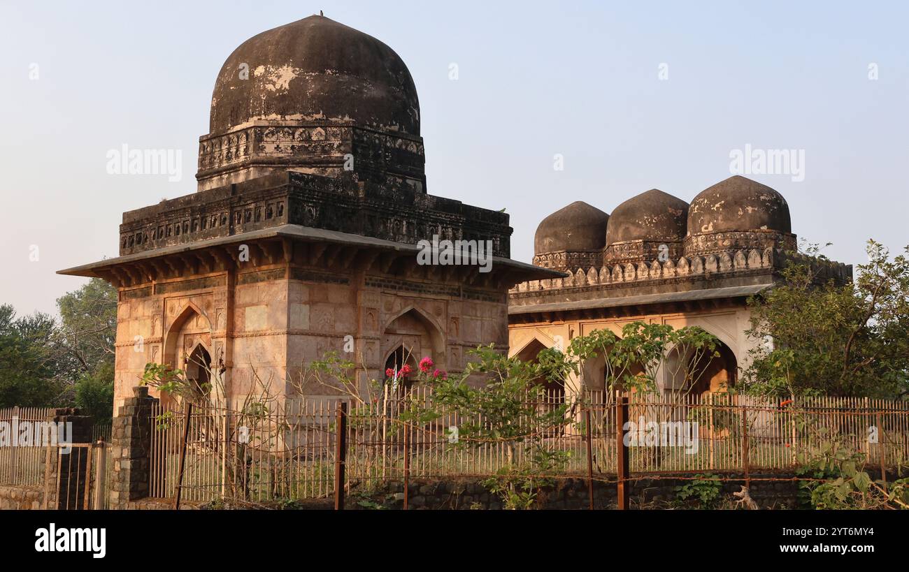 India, Gujarat, Mandu, Mausoleum in the ghost town Stock Photo - Alamy
