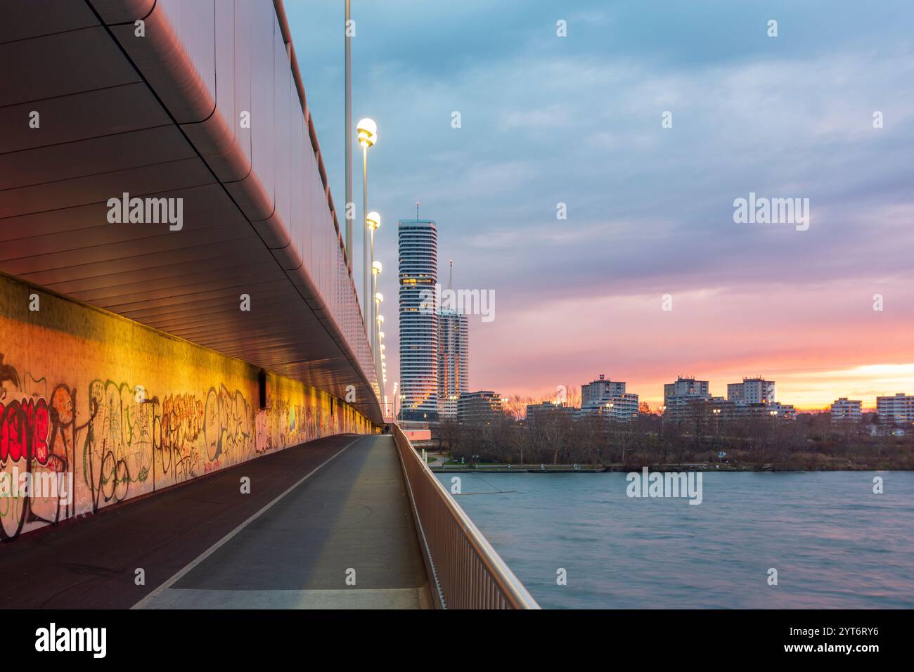 Vienna: bridge Reichsbrücke, high-rise Danube Flats, high-rise Hochhaus ...