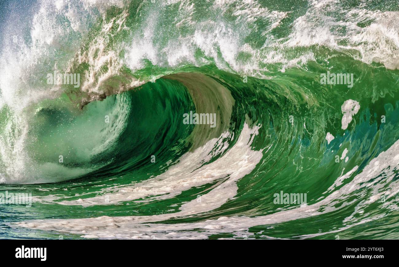 Green wave hi-res stock photography and images - Alamy