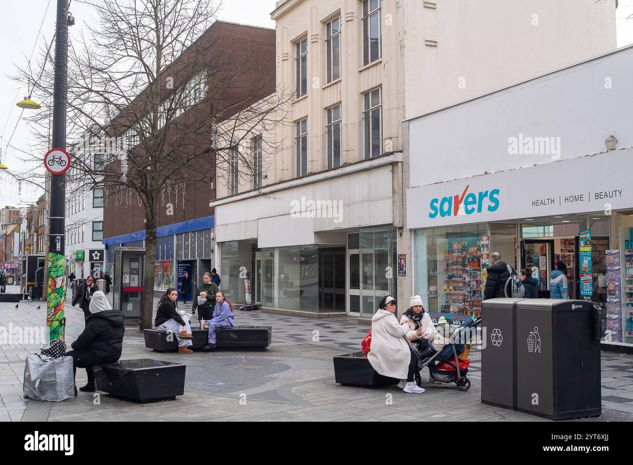 Slough, UK. 6th December, 2024. Slough High Street. Once again, the ...