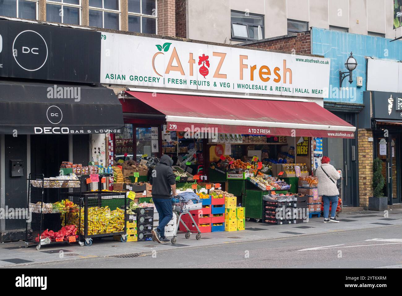 Slough, UK. 6th December, 2024. A fruit and veg shop in Slough Town ...