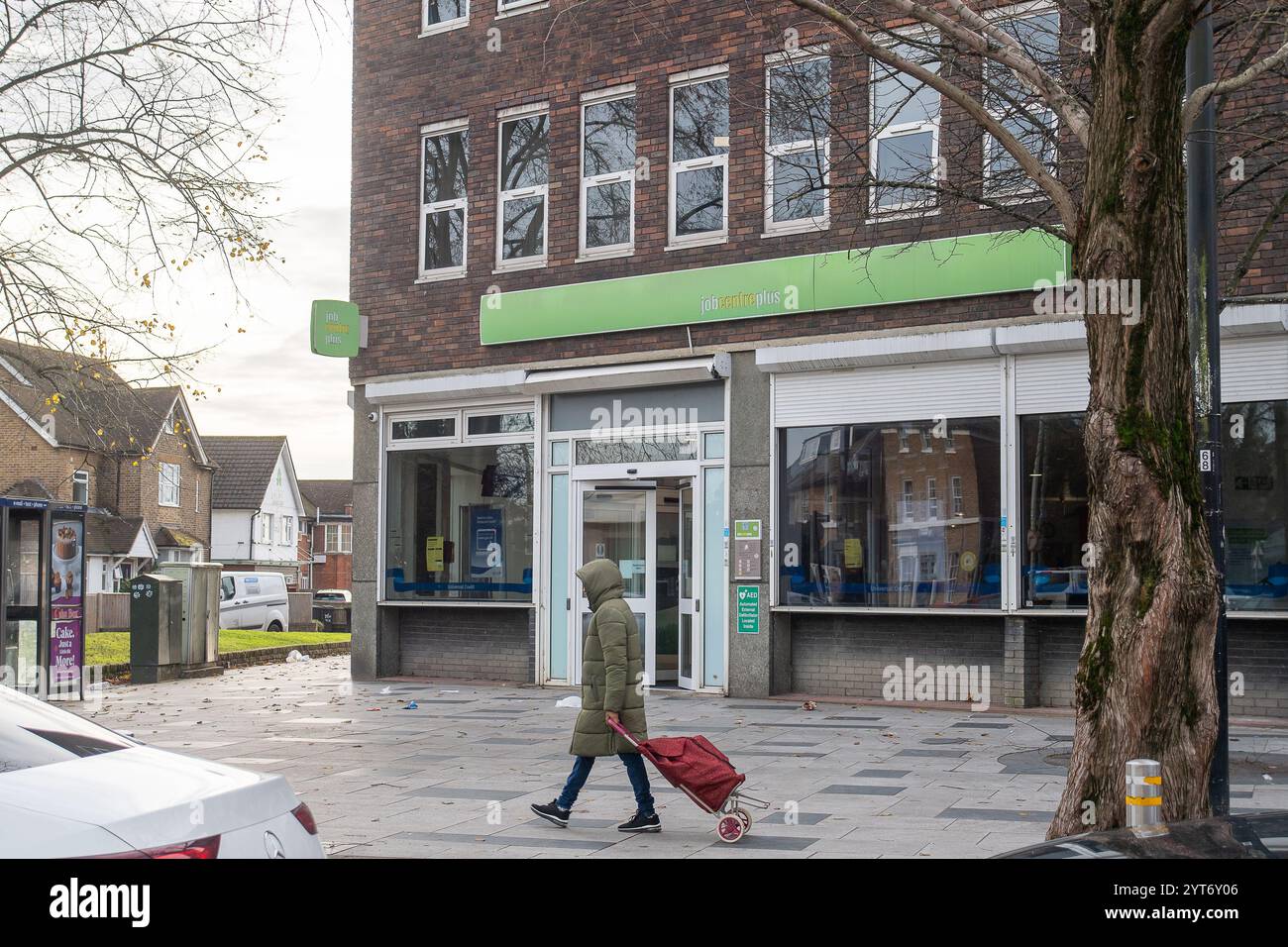 Slough, UK. 6th December, 2024. The Job Centre in Slough. Once again ...