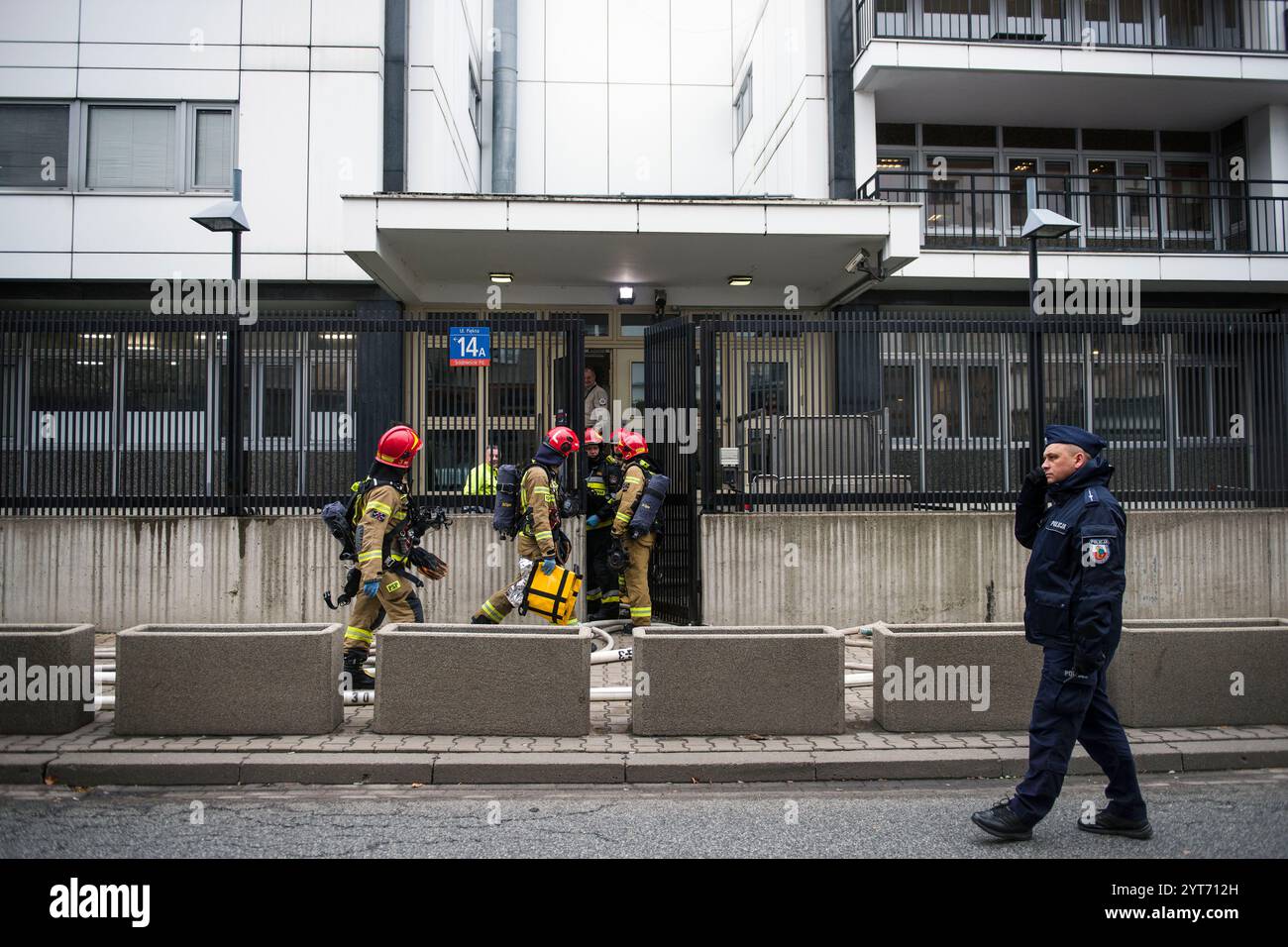Warsaw, Poland. 06th Dec, 2024. Police officer, city guards and fire ...