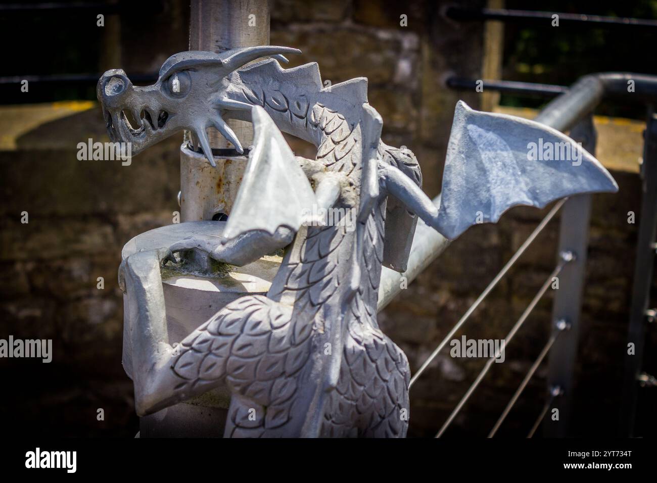Silver dragon statue hi-res stock photography and images - Alamy