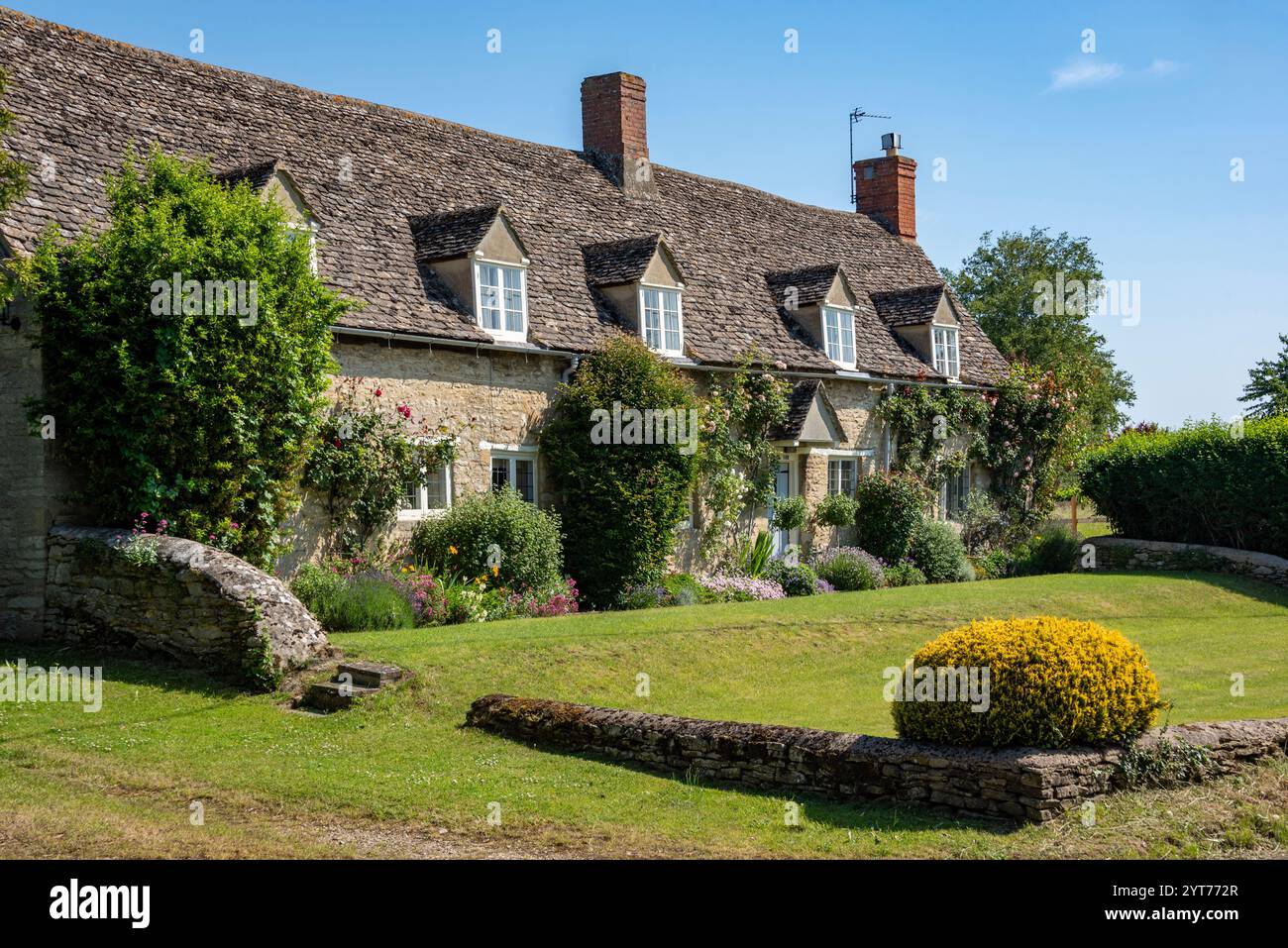 Yarnton village hi-res stock photography and images - Alamy