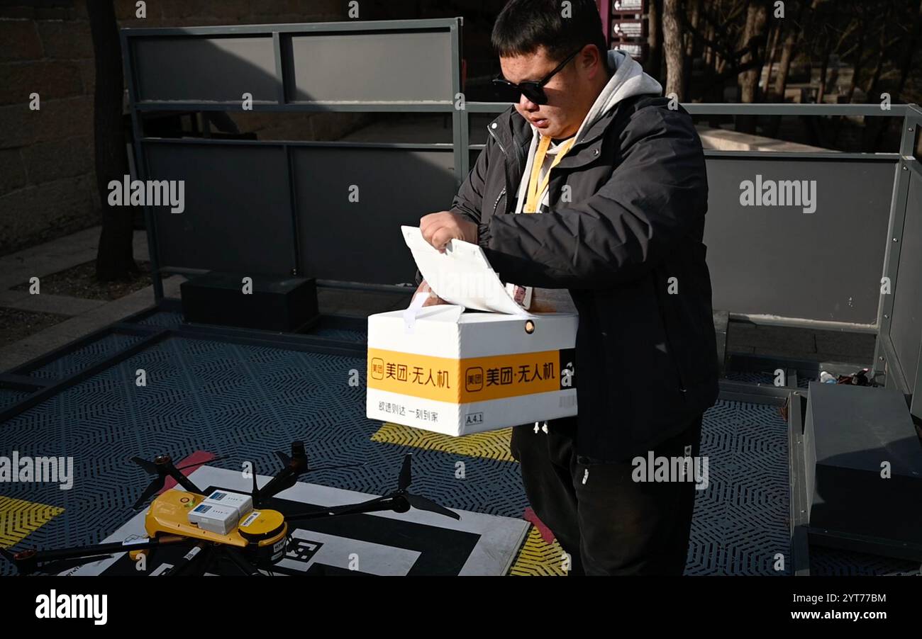 Peking, China. 06th Dec, 2024. Pu Siwu, an employee of the service ...