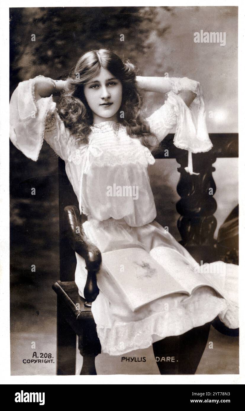 Miss Phyllis Dare Edwardian Actress c1906 Postcard Photo by The Henshaw Archive Stock Photo - Alamy