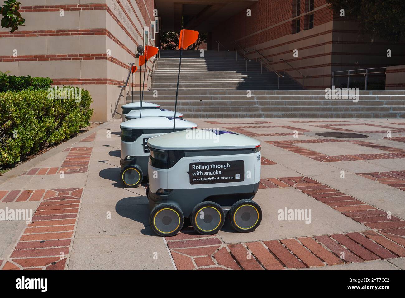 Group of delivery robots hi-res stock photography and images - Alamy