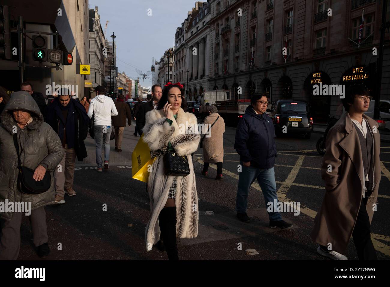 Elegant woman mayfair hi-res stock photography and images - Alamy