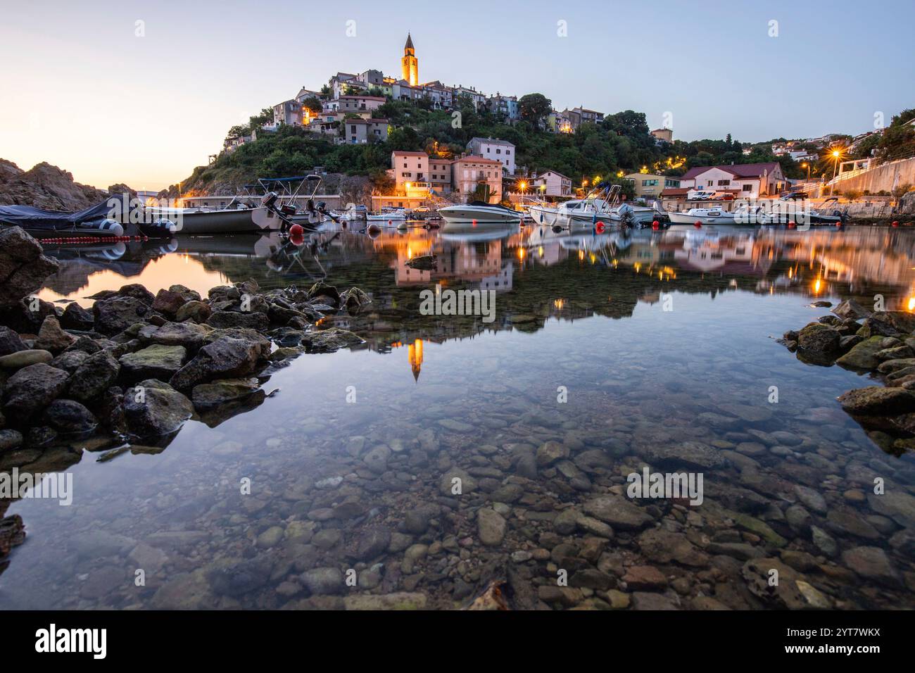 Wide shot sunset over boat hi-res stock photography and images - Alamy