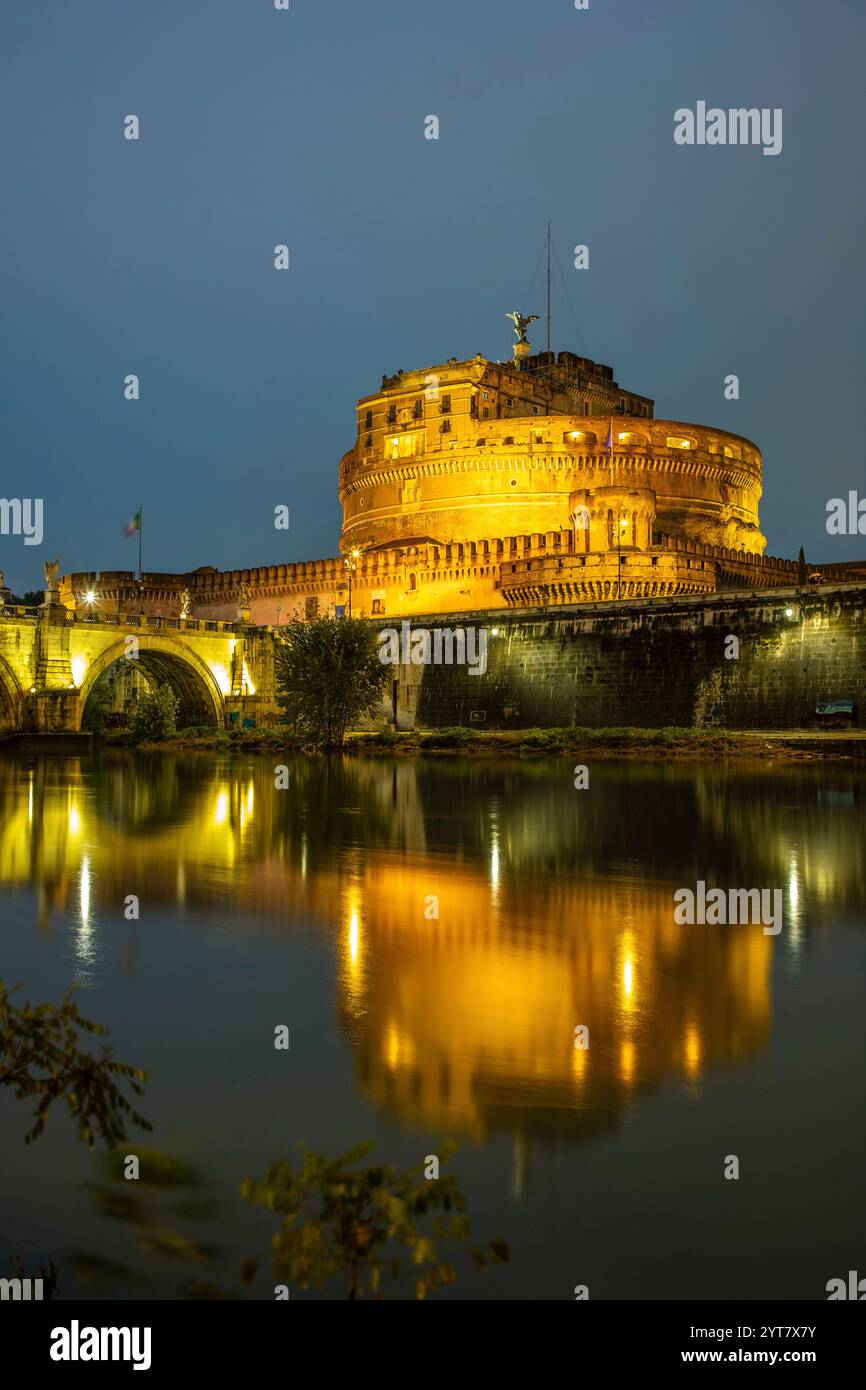 Famous bridge over the river tiber hi-res stock photography and images ...