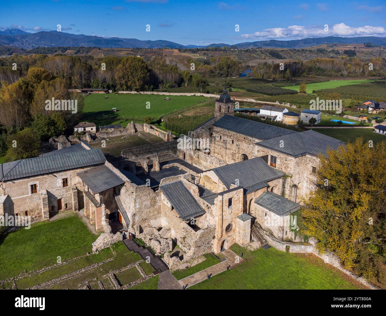 10th century monasteries in spain hi-res stock photography and images ...