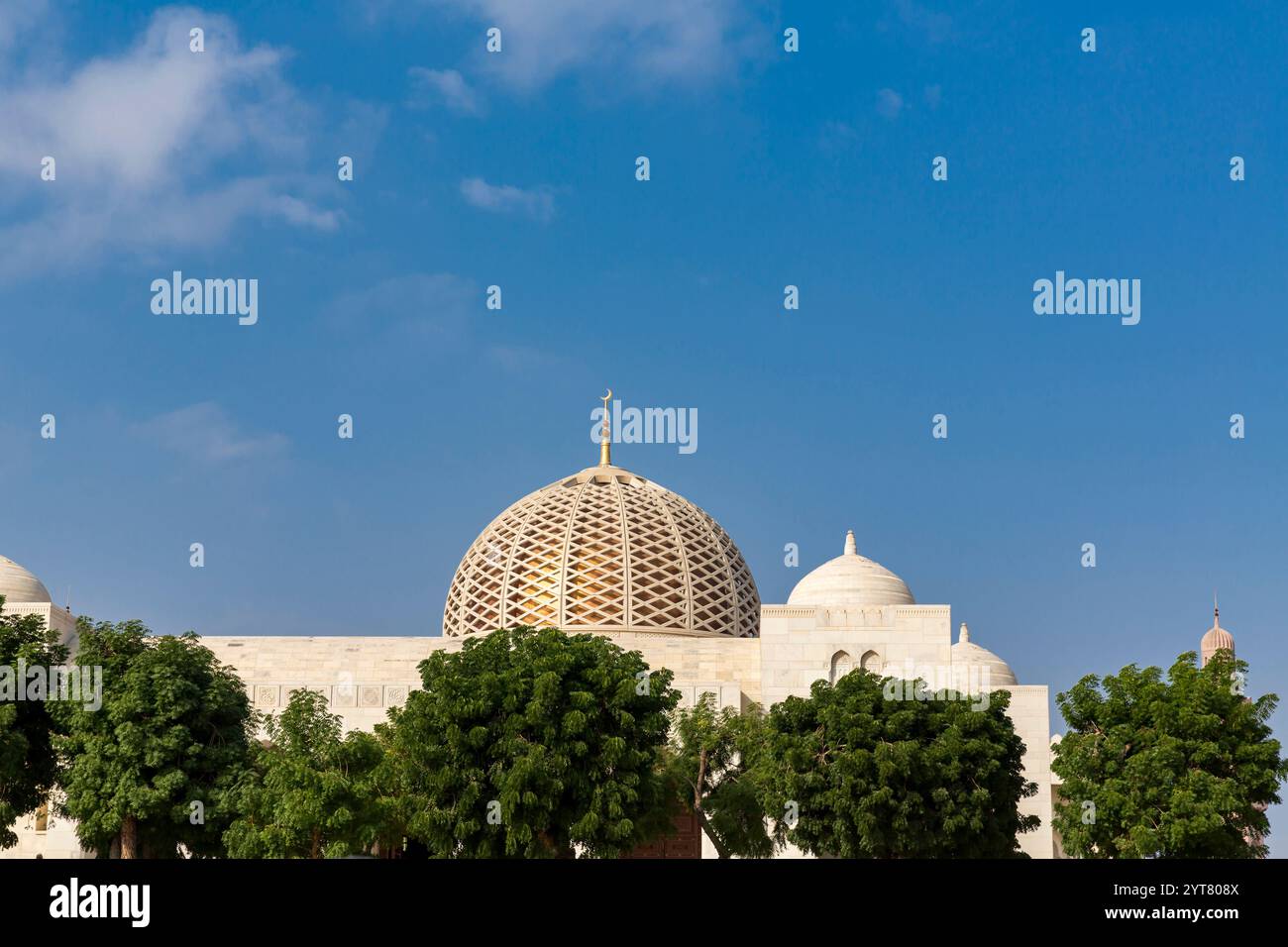 Sultan Qaboos Grand Mosque, Muscat, Muscat, Oman, Arabian Peninsula ...
