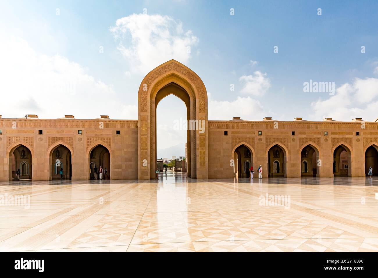 Pointed arch entrance, Sultan Qaboos Grand Mosque, Muscat, Muscat, Oman ...