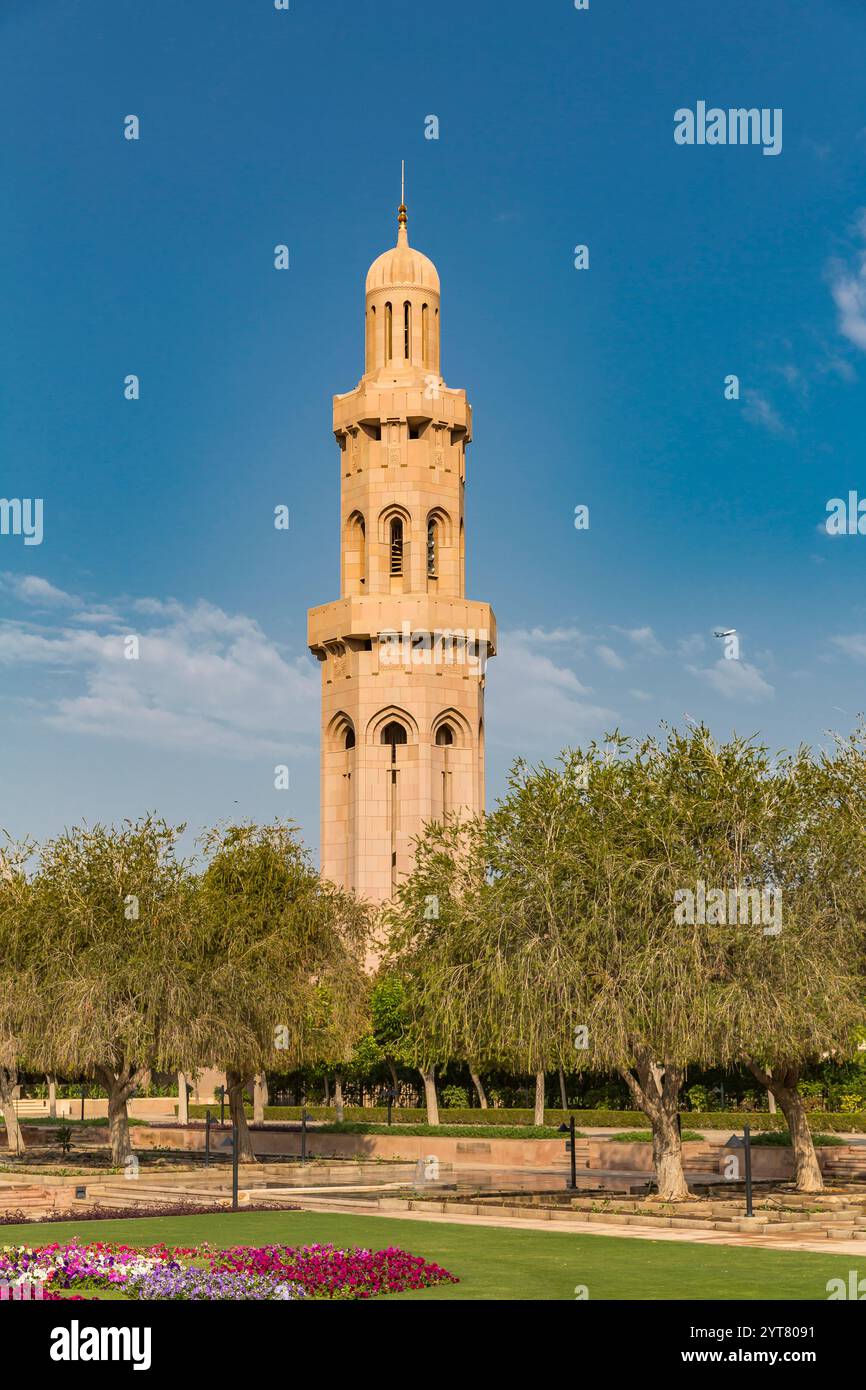 Minaret, Sultan Qaboos Grand Mosque, Muscat, Muscat, Oman, Arabian ...