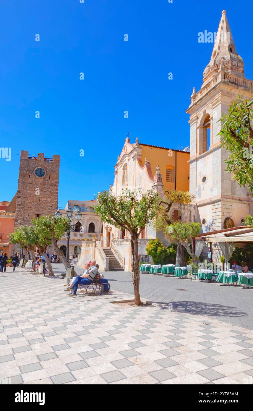 Piazza IX Aprile, Taormina, Sicily, Italy Stock Photo - Alamy