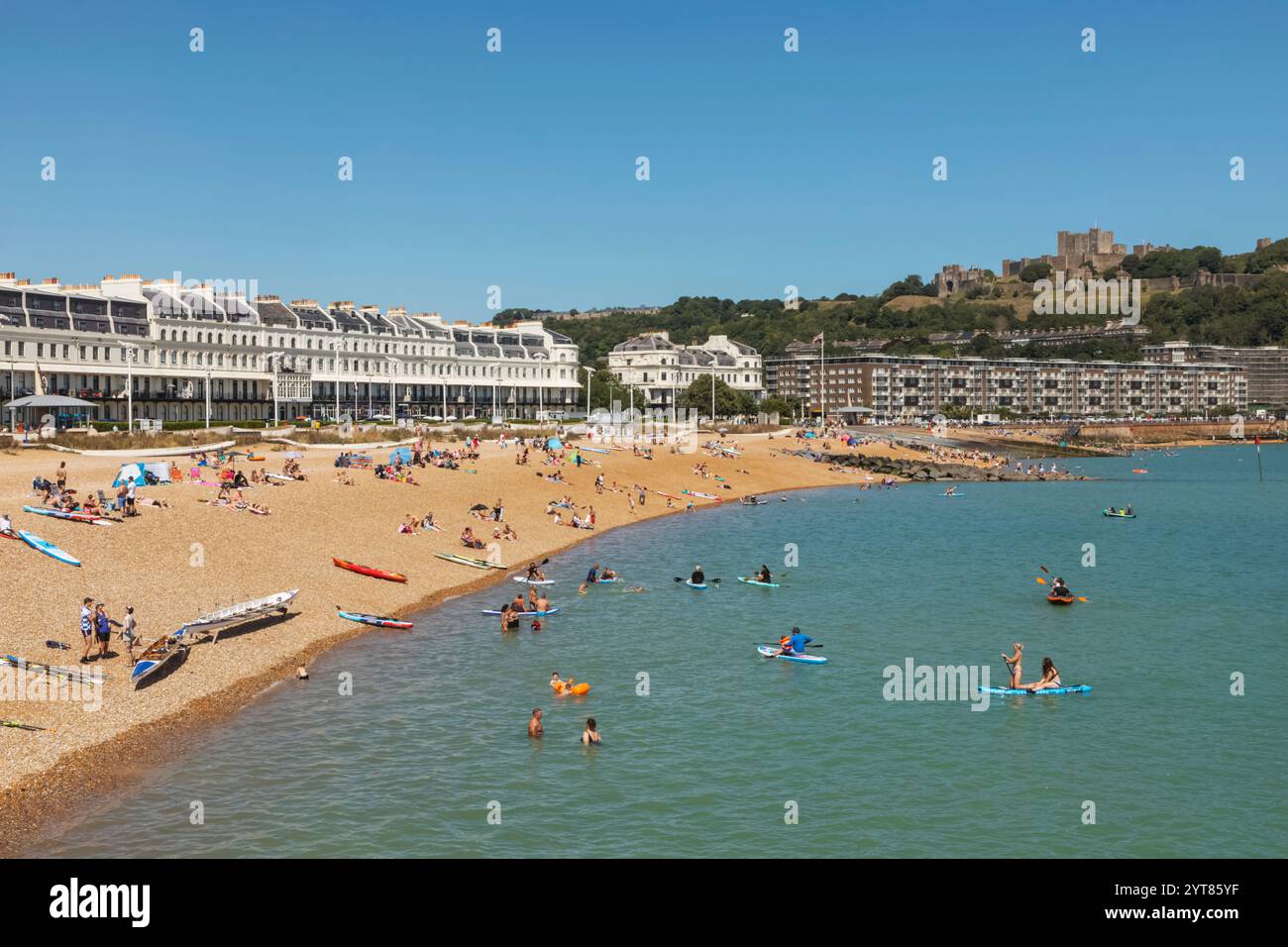 Beach coast dover castle kent hi-res stock photography and images - Alamy