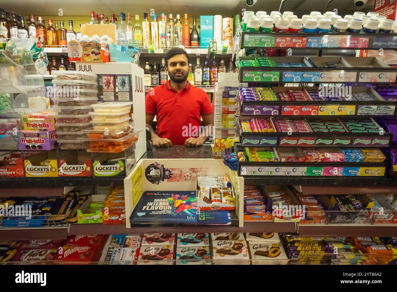 Convenience store interior hi-res stock photography and images - Alamy