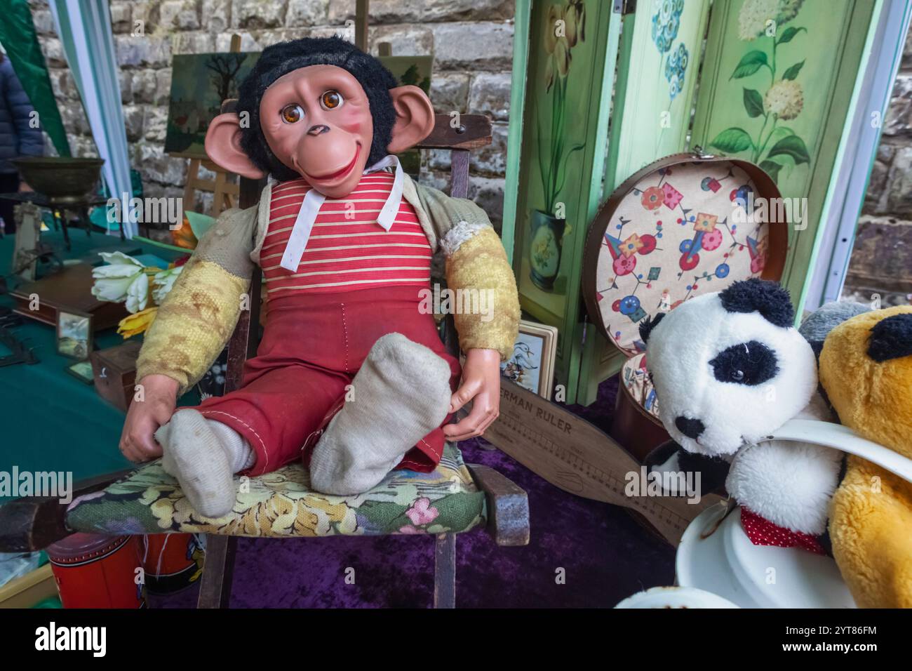 England, Kent, Tunbridge Wells, The Pantiles, Antique Store Display of ...