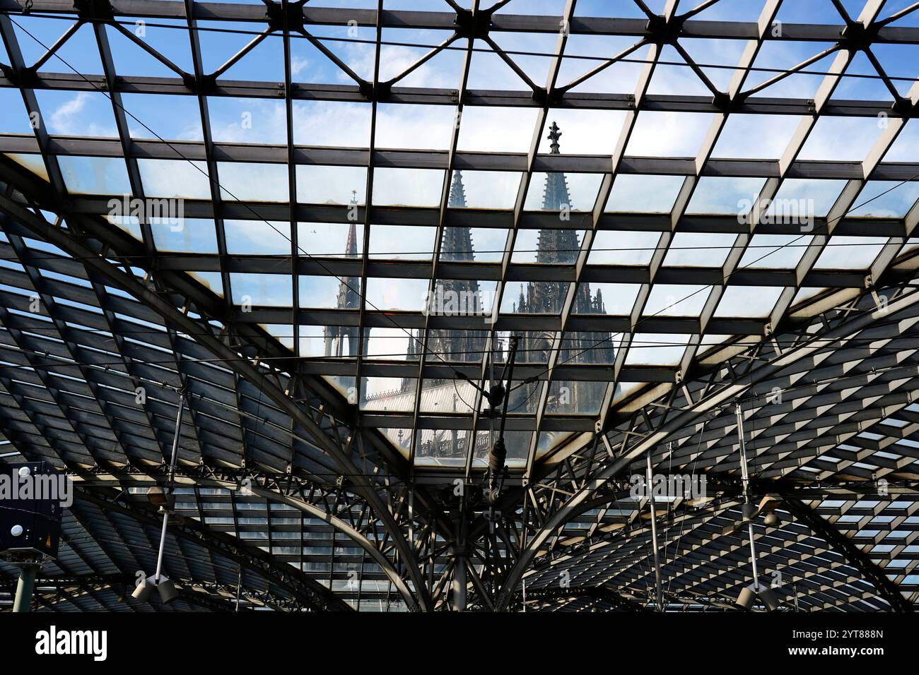 Germany, North Rhine-Westphalia, Cologne, central station, interior ...