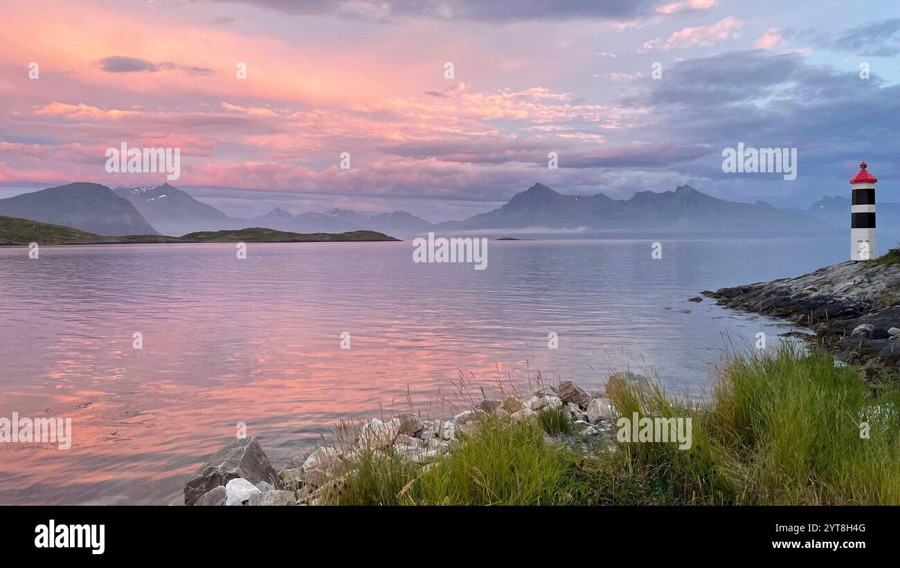 Midsummer atmosphere at the Vagsfjord and Norway's mountain scenery ...