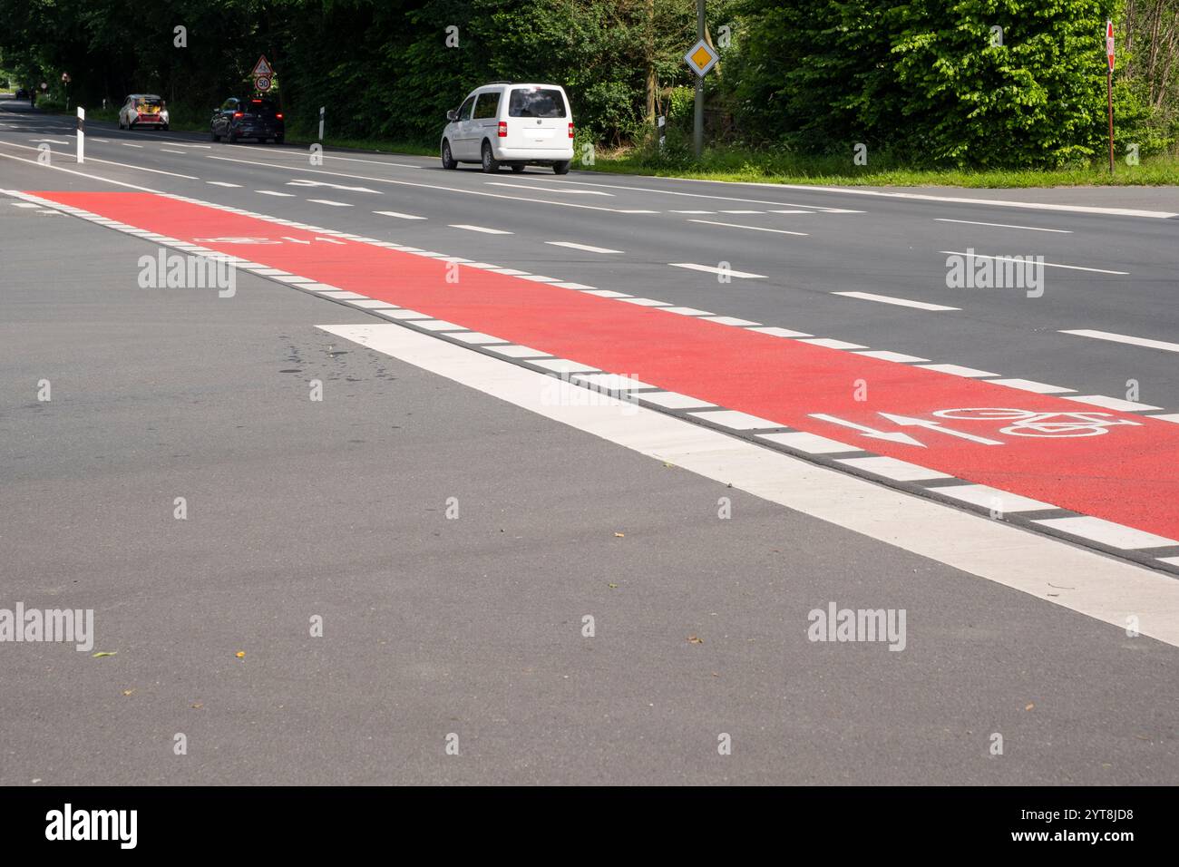 Road marking of cycle hi-res stock photography and images - Alamy