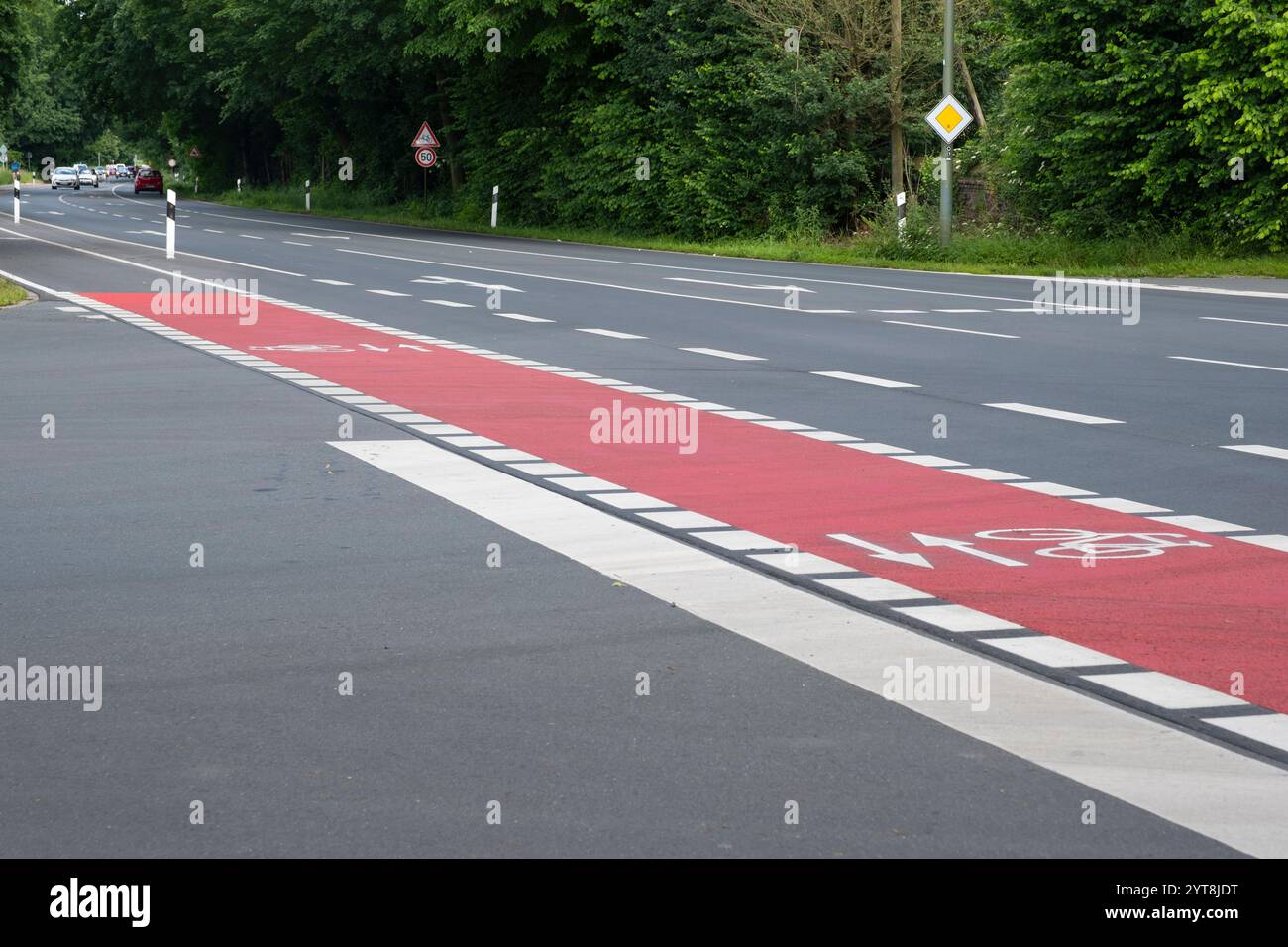 Road marking of cycle hi-res stock photography and images - Alamy