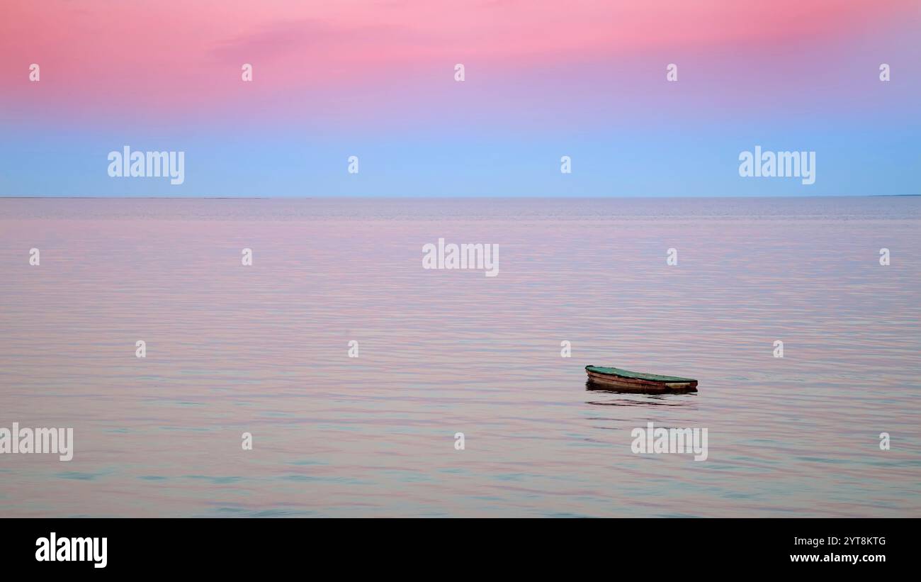 Lonely small boat hi-res stock photography and images - Alamy