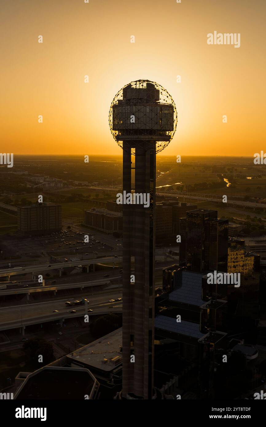 Aerial view dallas reunion tower hi-res stock photography and images ...