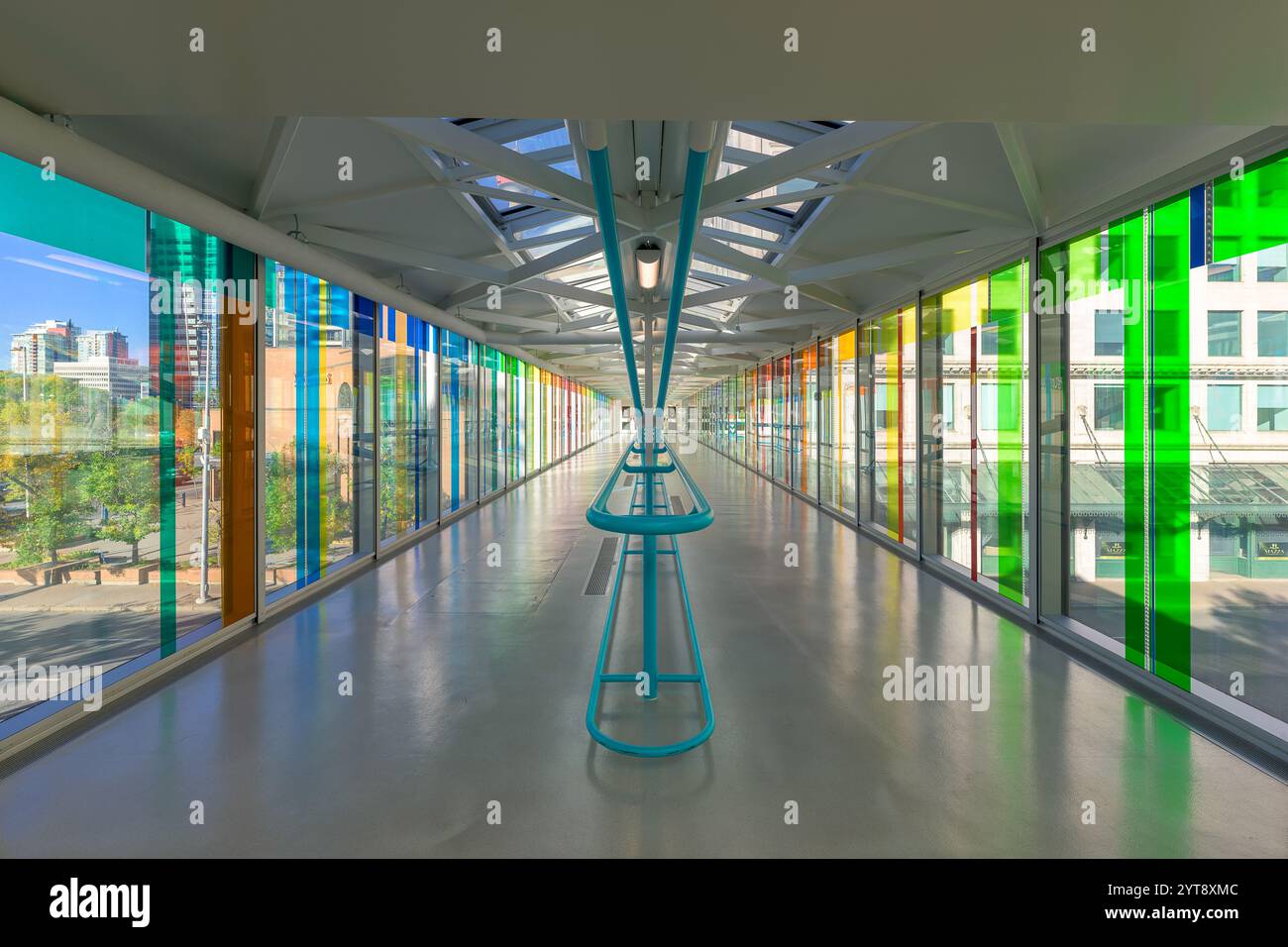 Skywalk (+15) connecting the Calgary Municipal Building and the Arts ...