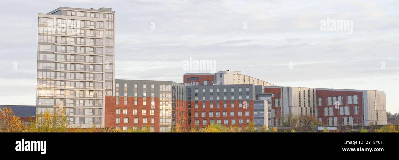 Modern high rise flats at Glasgow Harbour Stock Photo - Alamy